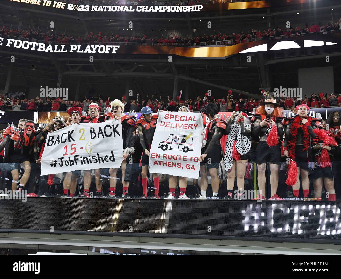 INGLEWOOD, CA - JANUARY 09: Georgia Bulldog fans celebrate during the ...