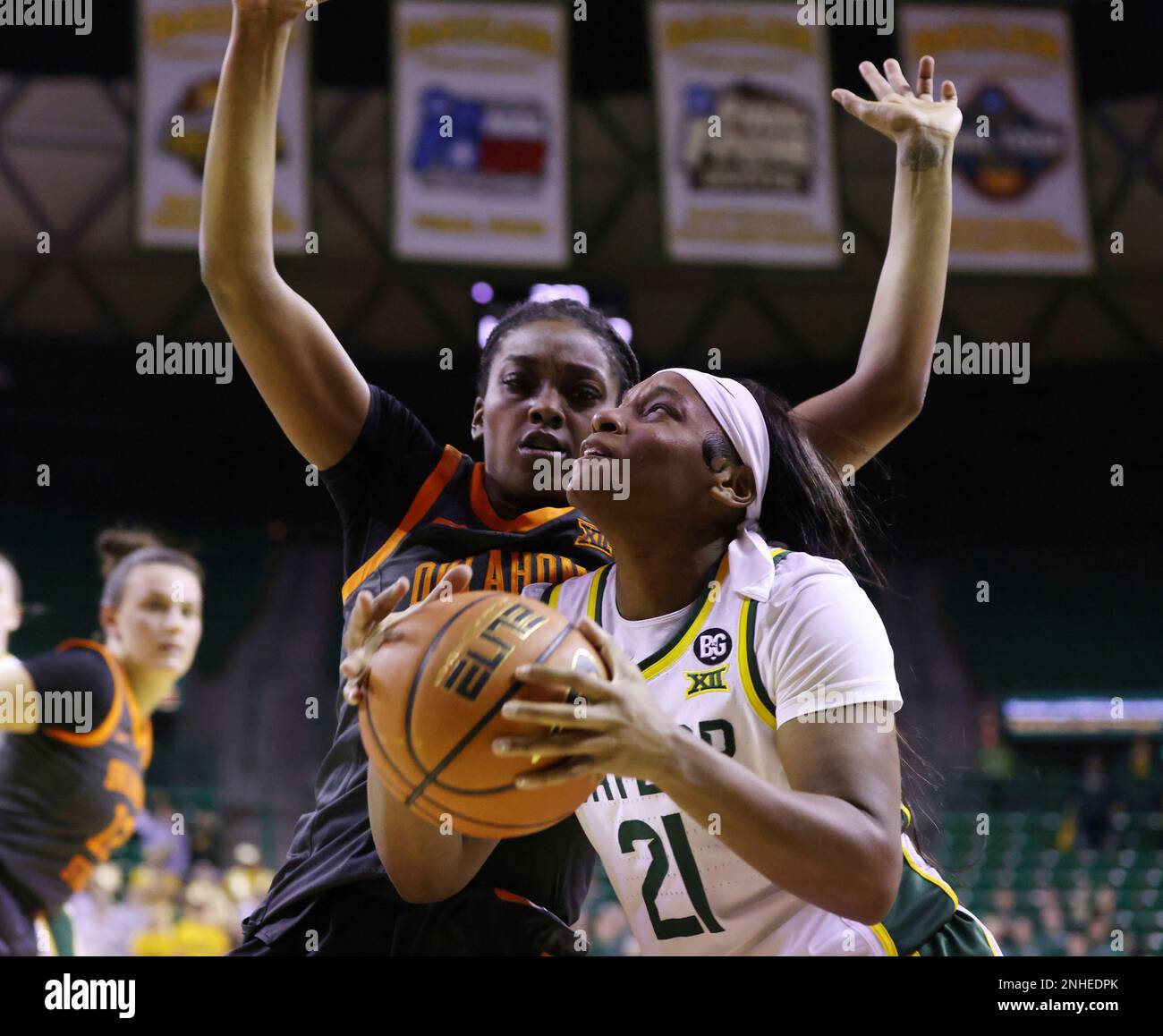 Baylor guard Ja'Mee Asberry (21) is guarded by Oklahoma State guard ...