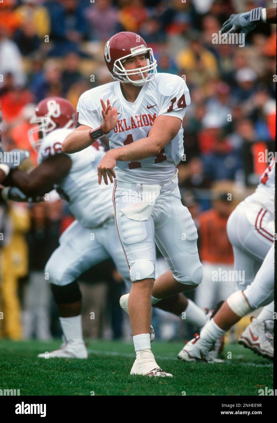 Oklahoma quarterback Josh Heupel (14) sets to pass in 1999. (Al ...