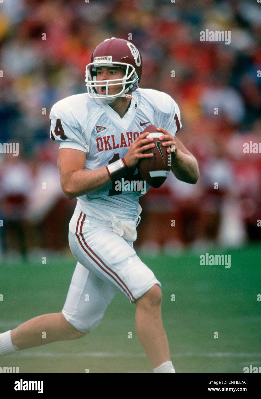 Oklahoma quarterback Josh Heupel (14) sets sets to pass in 1999. (Al ...