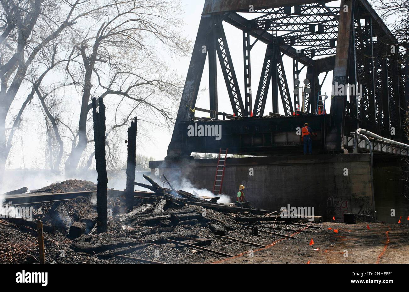 trestlefire 0199 mac.jpg The bridge that spans the American River no ...