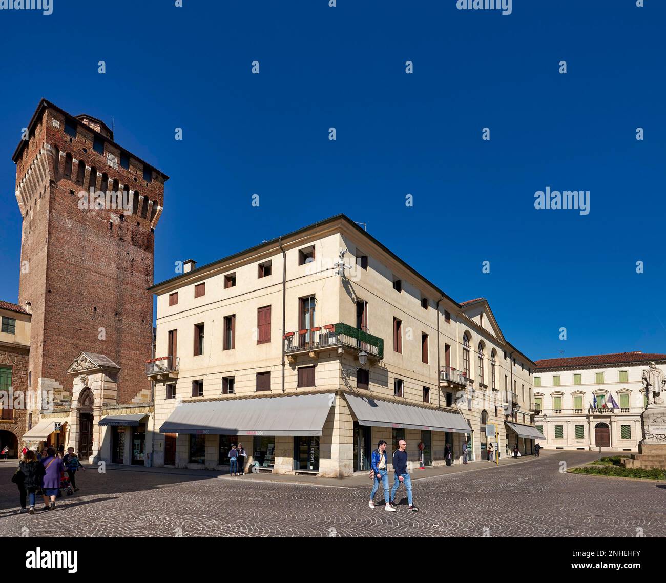 Torre di castello hi-res stock photography and images - Alamy