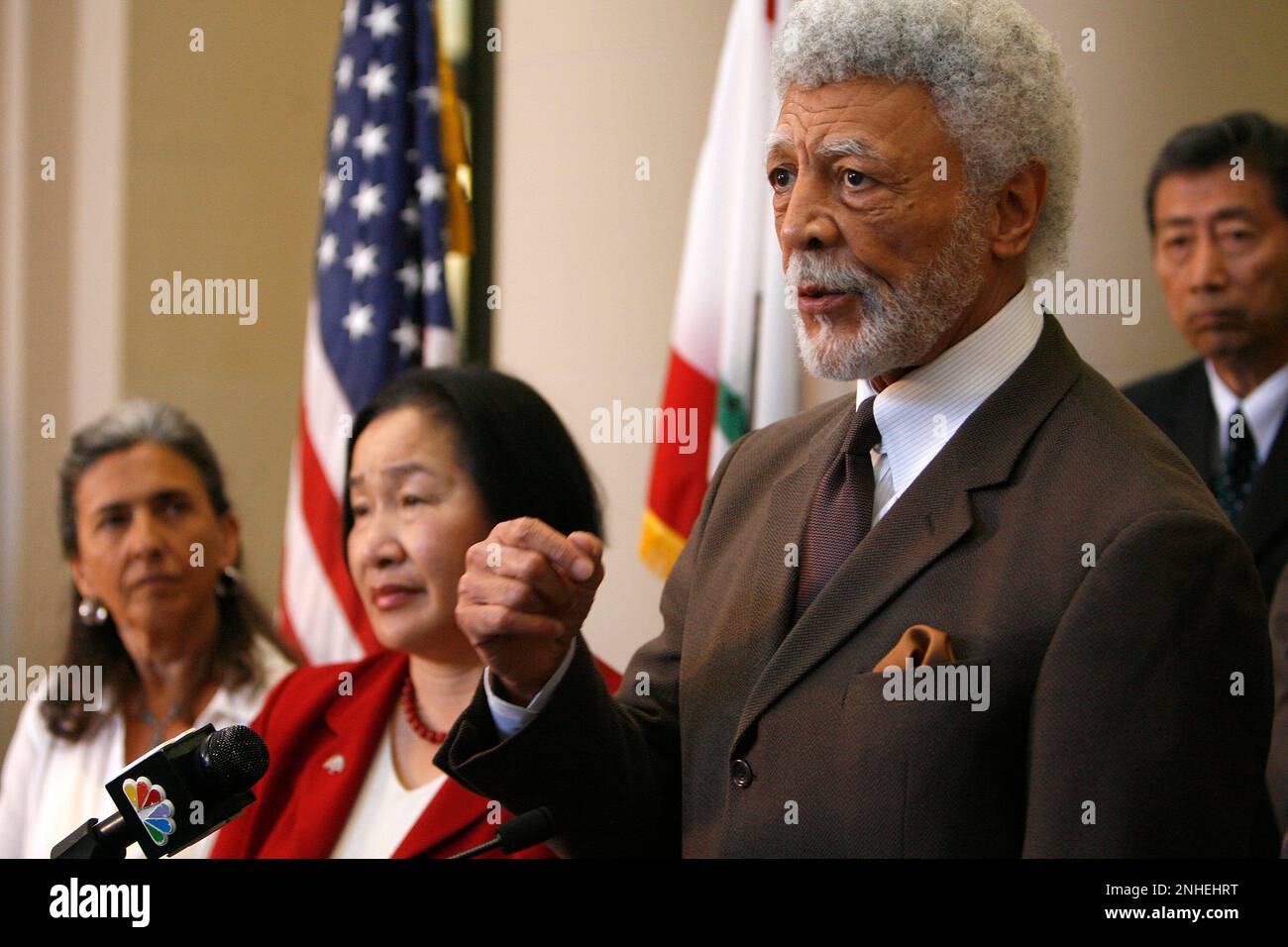 garbage 038 mac.jpg Oakland Mayor Ron Dellums is joined by Council ...