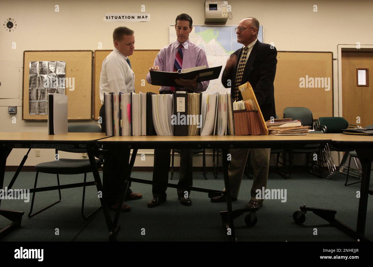 coldcase 138 mac.jpg Decker, Callagy and Bahnmueller with files of ...