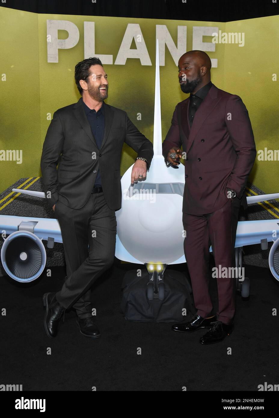 Photo by: NDZ/STAR MAX/IPx 2023 1/10/23 Gerard Butler and Mike Colter ...
