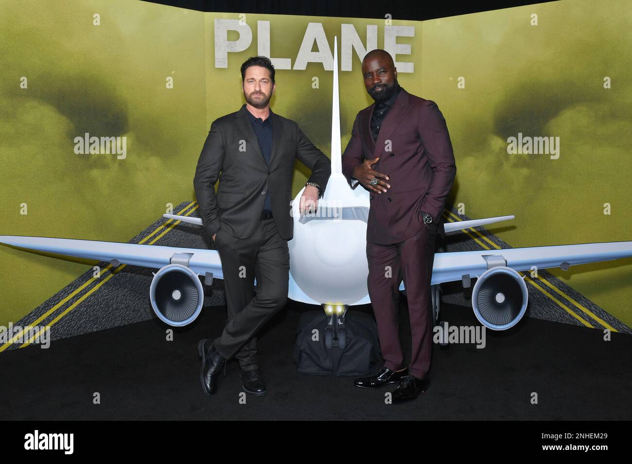 Photo by: NDZ/STAR MAX/IPx 2023 1/10/23 Gerard Butler and Mike Colter ...