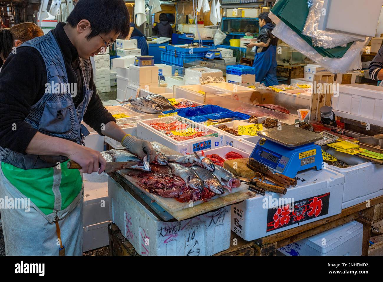 Supermarket fishmonger hi-res stock photography and images - Alamy