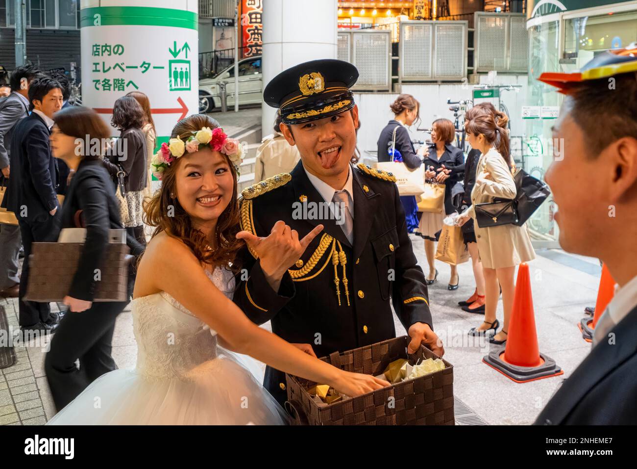 Tokyo Japan. Bride and groom in Shibuya district Stock Photo - Alamy