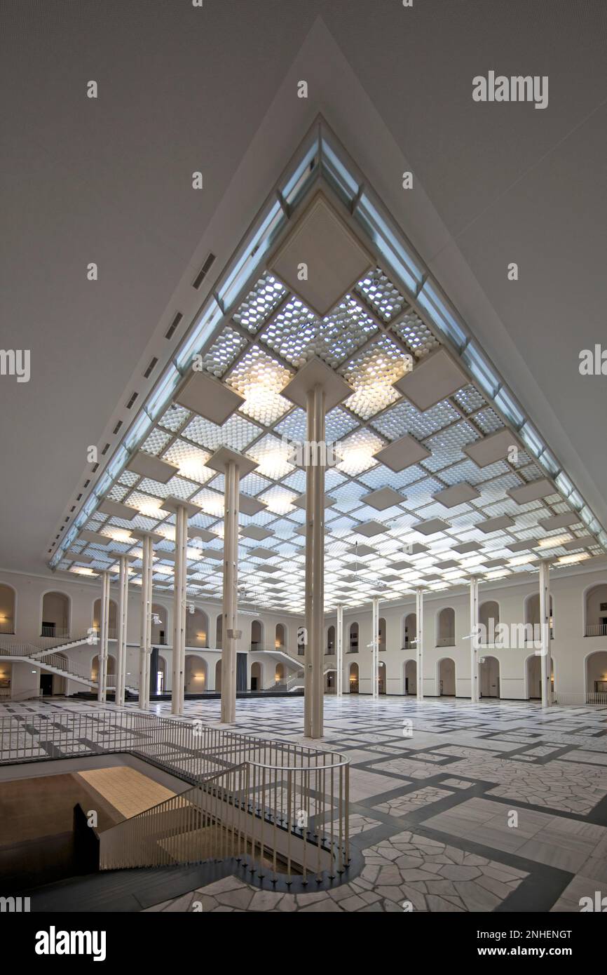 Main atrium hi-res stock photography and images - Alamy