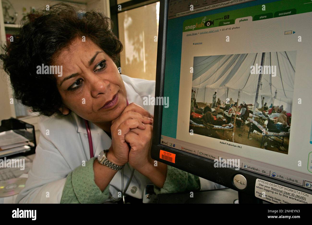 kahn 034 mac.jpg Dr. Khan with a photograph of her recent visit to ...