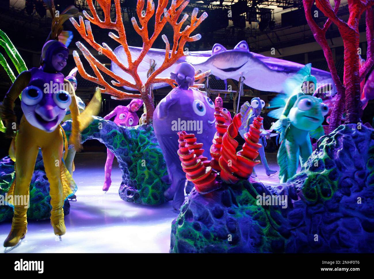 nemoice26 106 mac.jpg "Mr. Ray" swims amoung the corral reefs along ...