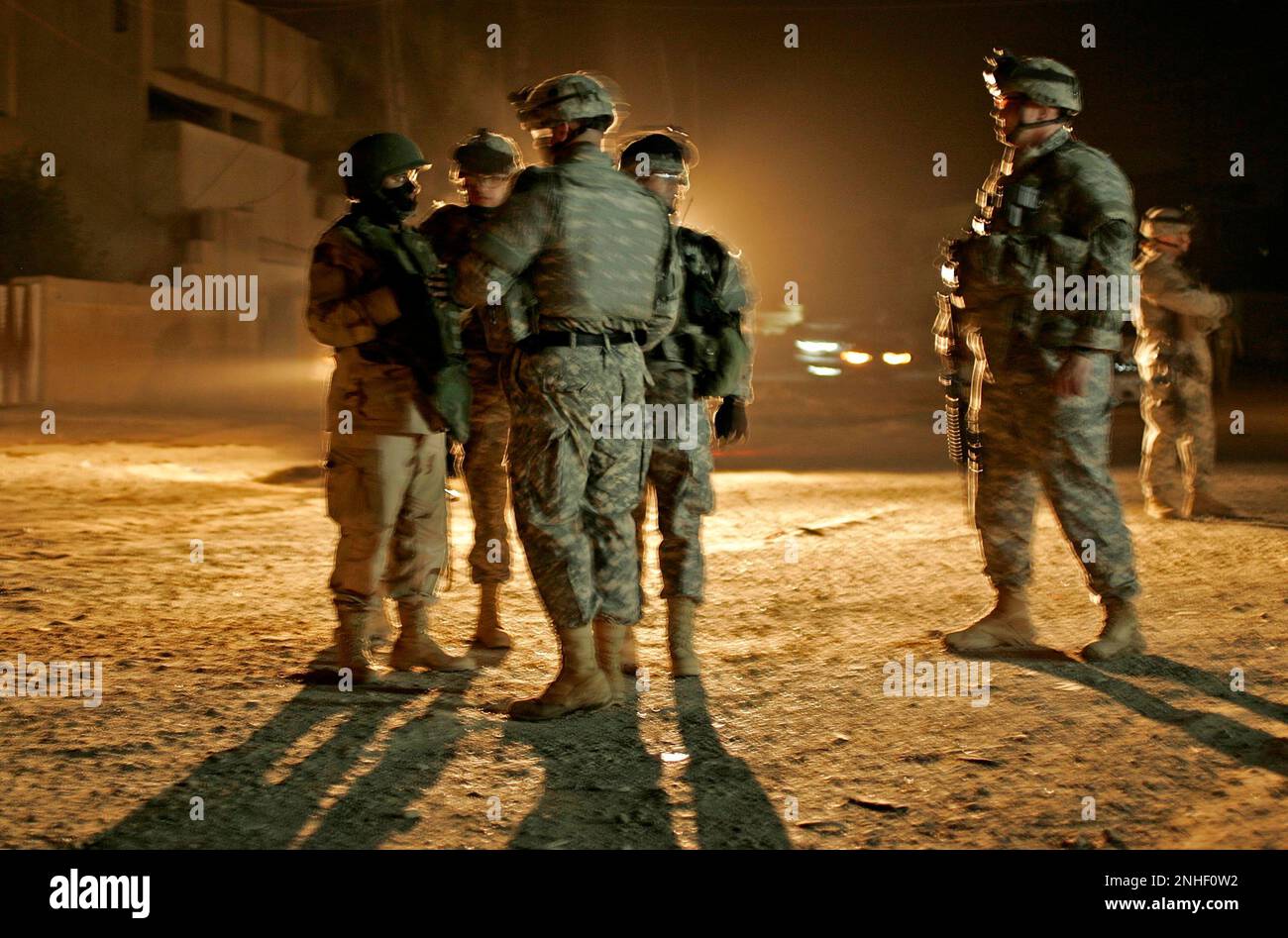 iraq24 212 mac.jpg **INSURGENT STORY** US Army and Iraqi soldiers works ...