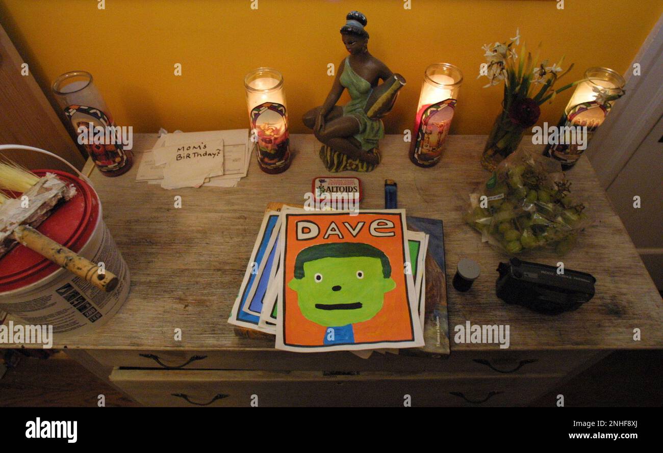 WBDAVE4-C-19FEB01-EF-MAC Inside the home of Dave Warnke, a few of his ...