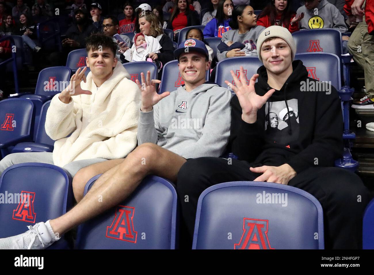 TUCSON, AZ - JANUARY 06: Arizona Wildcats men's basketball players #25 ...