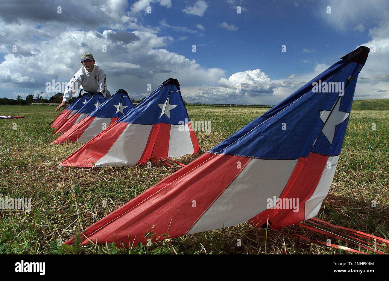 WORKMAN20 C-C-17APR00-PZ-MAC Barry Nash of Belmont is the #1 flyer for ...