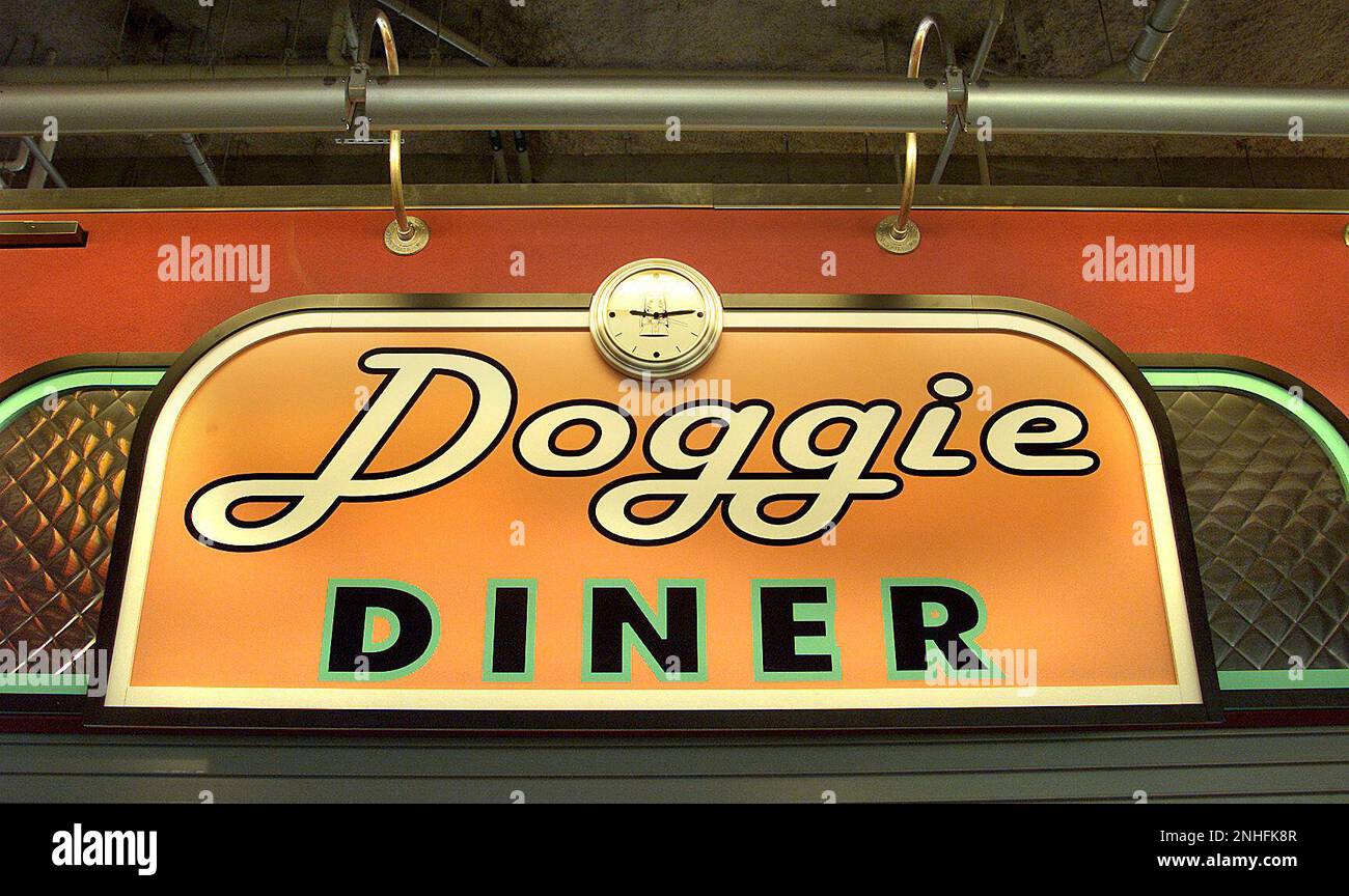 DETAILS11 E-C-27MAR00-DD-MAC Sign designer Debbie Nichols and her team ...