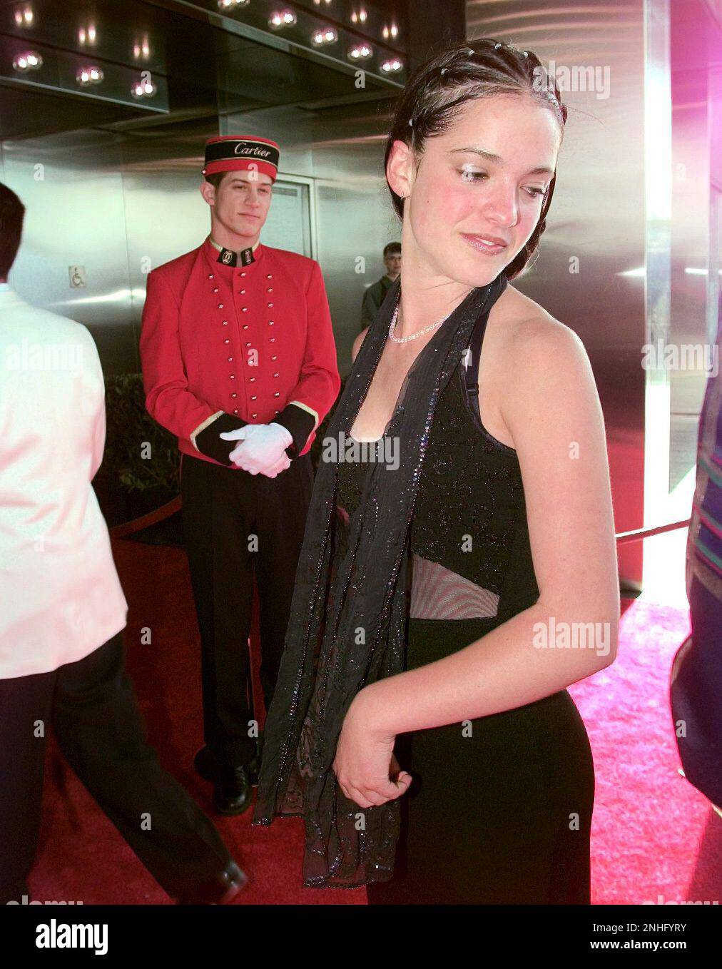 SYMPHONY5/C/09SEP98/DD/MAC - Elena Cohen, 16, who had borrowed her ...