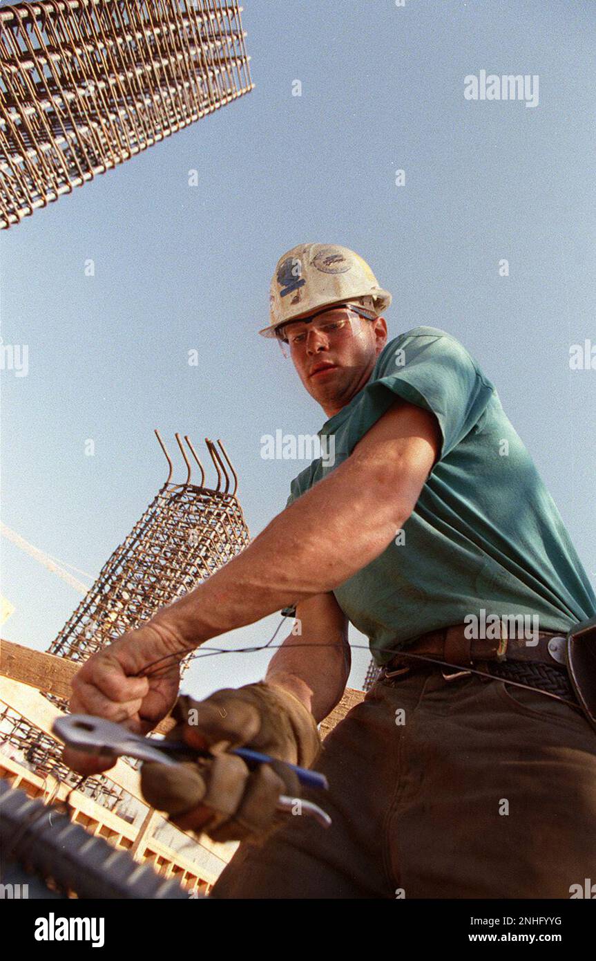 BALLPARK6/C/20OCT98/MN/MAC The construction of Pacific Bell Ballpark ...