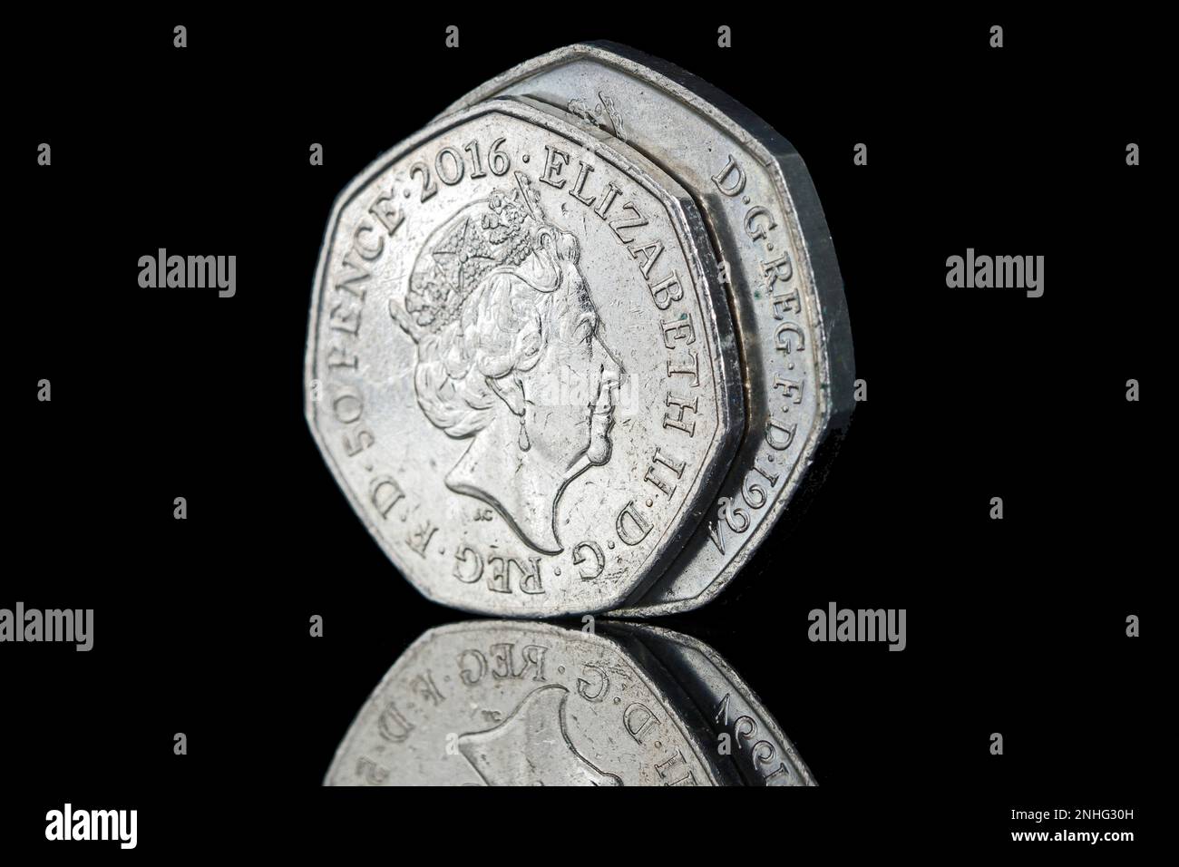 Size comparison between the old large 50p coin & the smaller new 50p coins featuring Queen ...