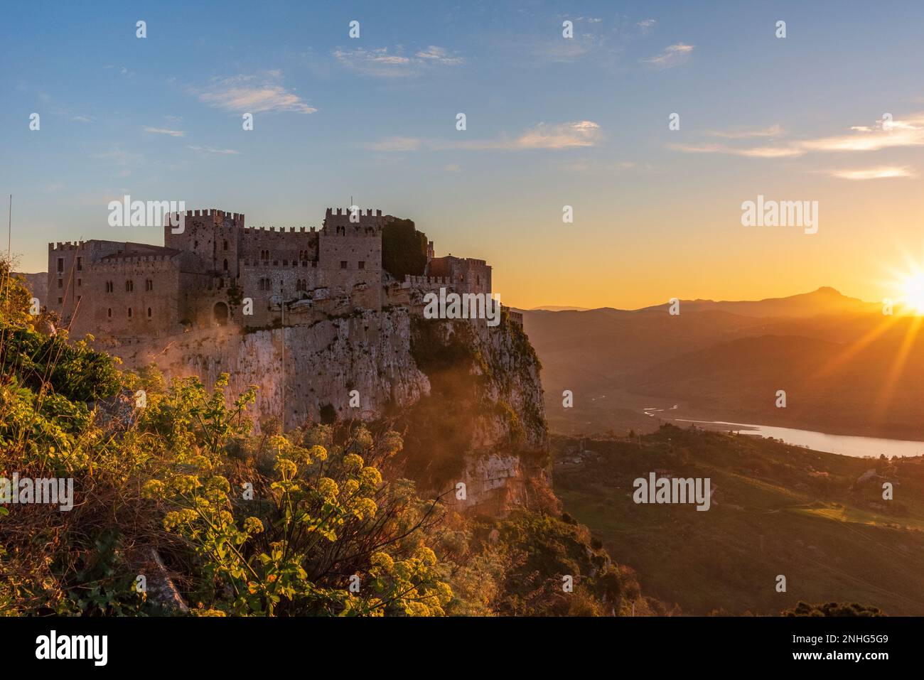 Caccamo castle and village hi-res stock photography and images - Alamy