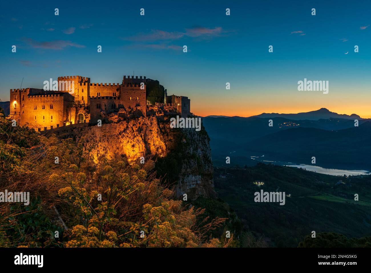Caccamo castle and village hi-res stock photography and images - Alamy