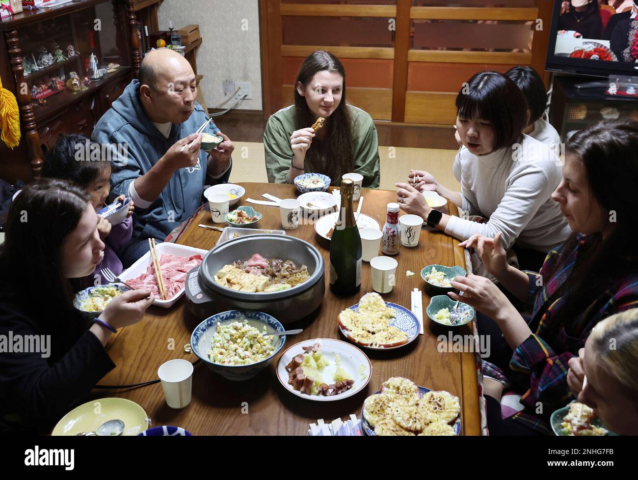 Ukrainian sisters enjoy eating Sukiyaki with their Japanese friends in ...