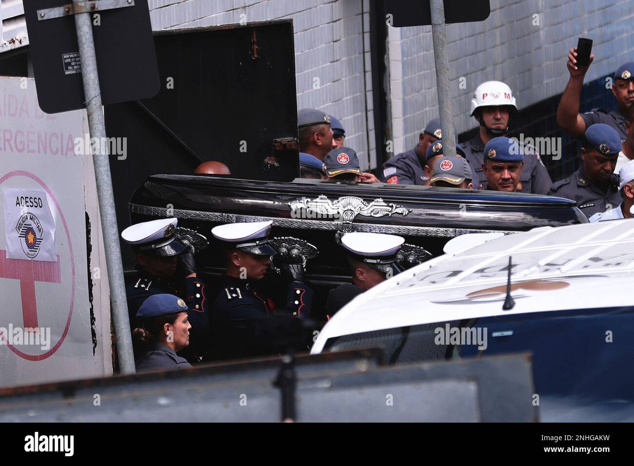 SP - Santos - 01/02/2023 - PELE, WATCH - parade in a fire truck through ...