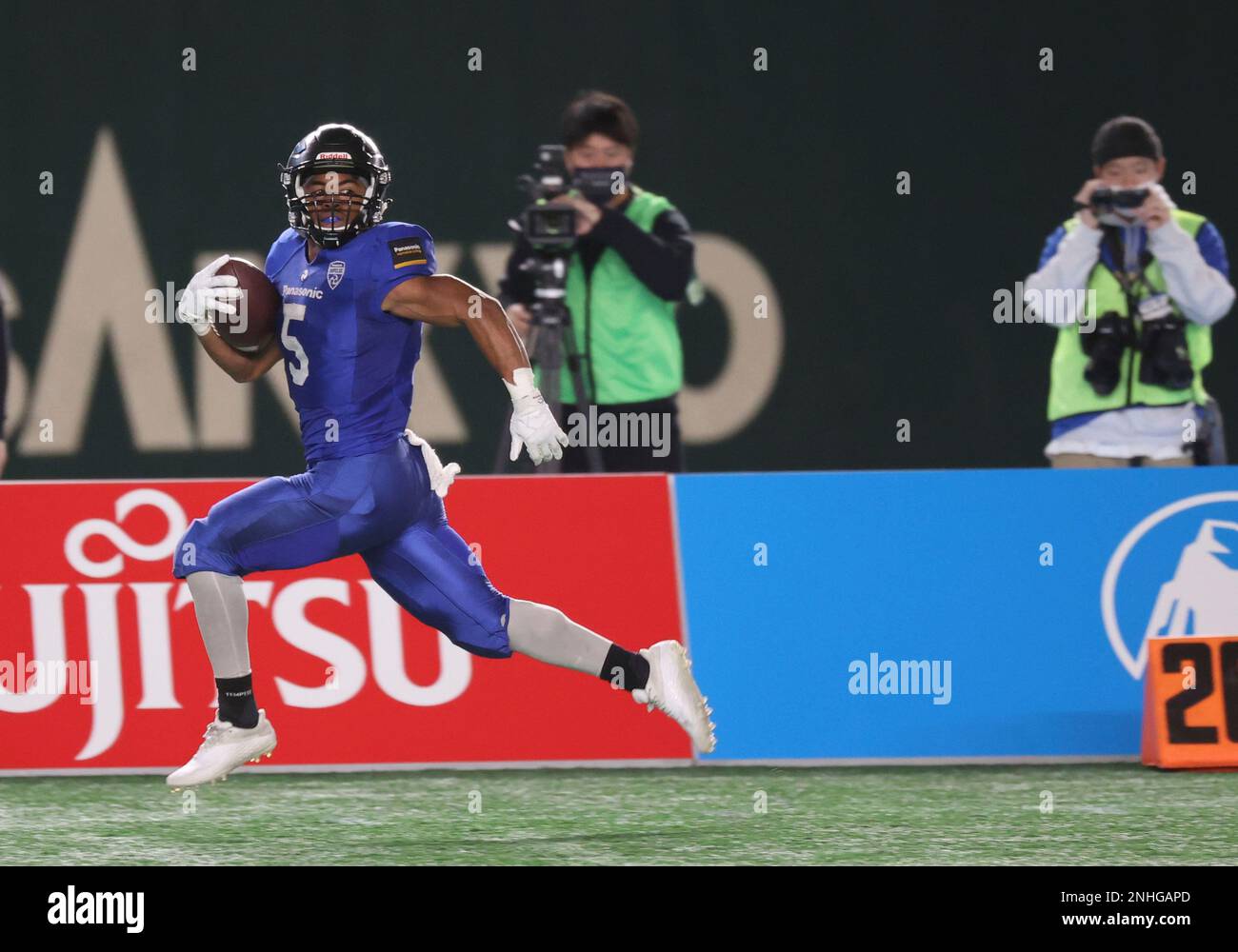 Victor Jamal Mitchell Jr (RB.L) ) of Panasonic Impulse scores a ...
