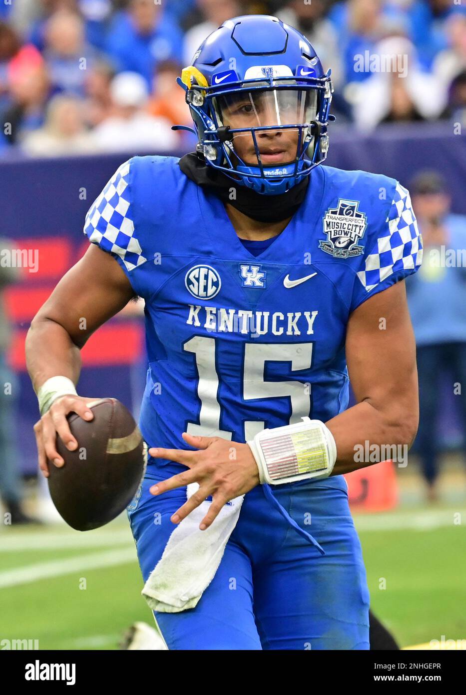 NASHVILLE, TN - DECEMBER 31: Kentucky quarterback Destin Wade (15 ...