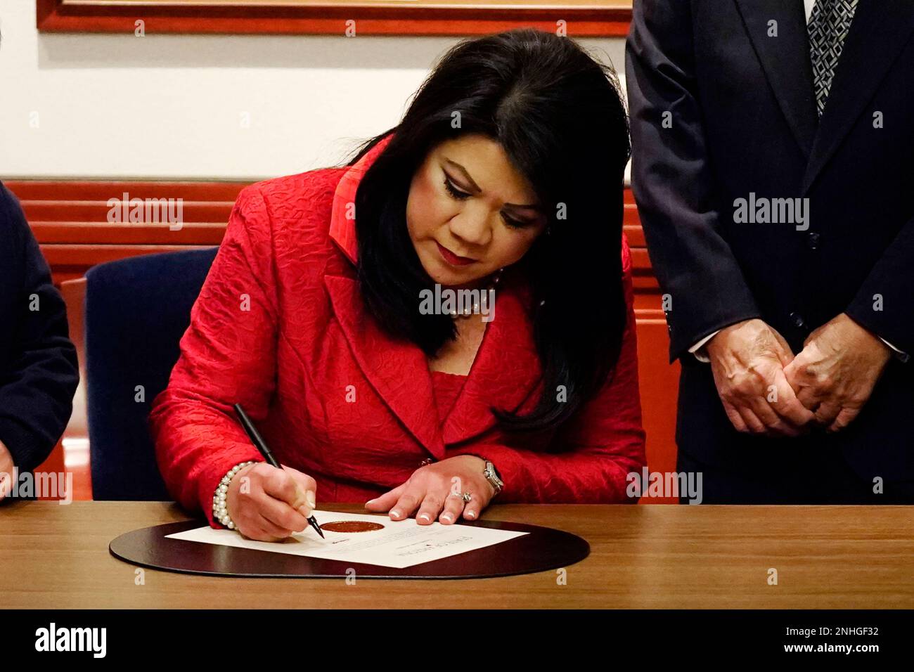The new Arizona Treasurer Kimberly Yee signs her name to an official ...
