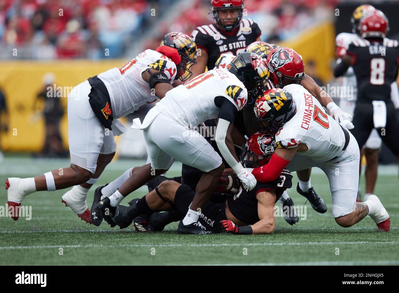 North Carolina State Wolfpack running back Jordan Houston (3) is ...