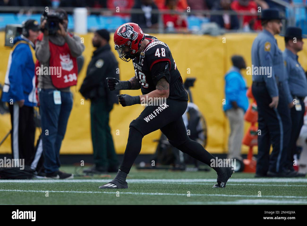 North Carolina State Wolfpack defensive tackle Cory Durden (48 ...