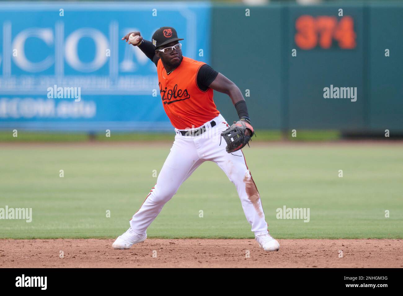 FCL Orioles second baseman Dax Stubbs (30) throws to first base during ...