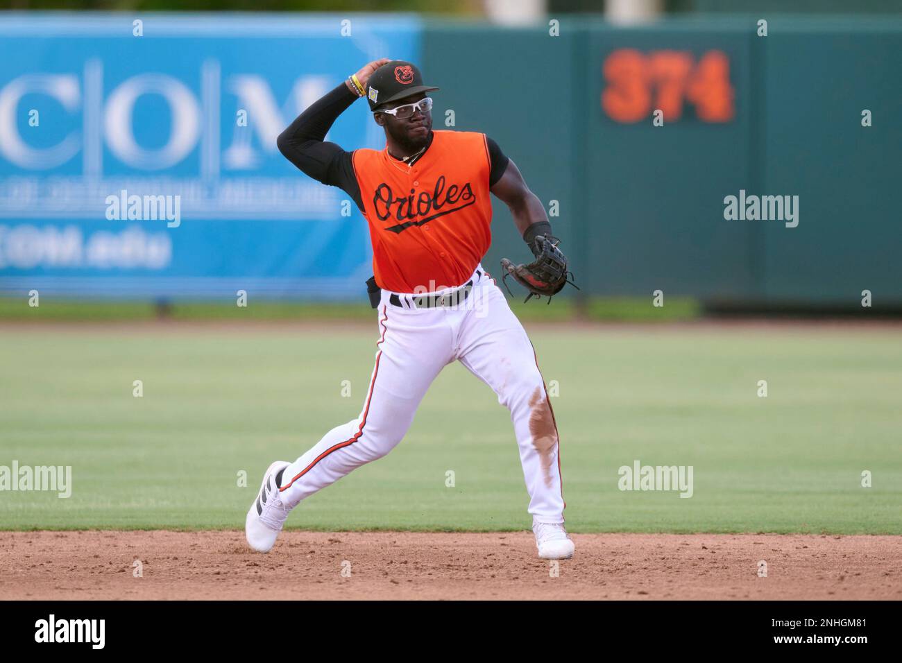 FCL Orioles second baseman Dax Stubbs (30) throws to first base during ...