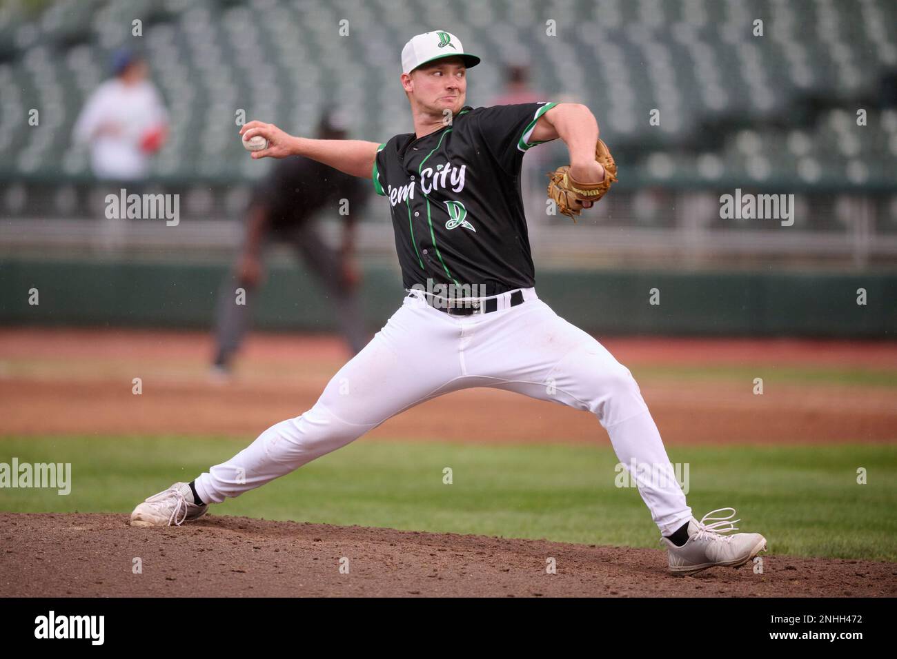 Dayton Dragons pitcher Owen Holt (26) during a Midwest League baseball ...