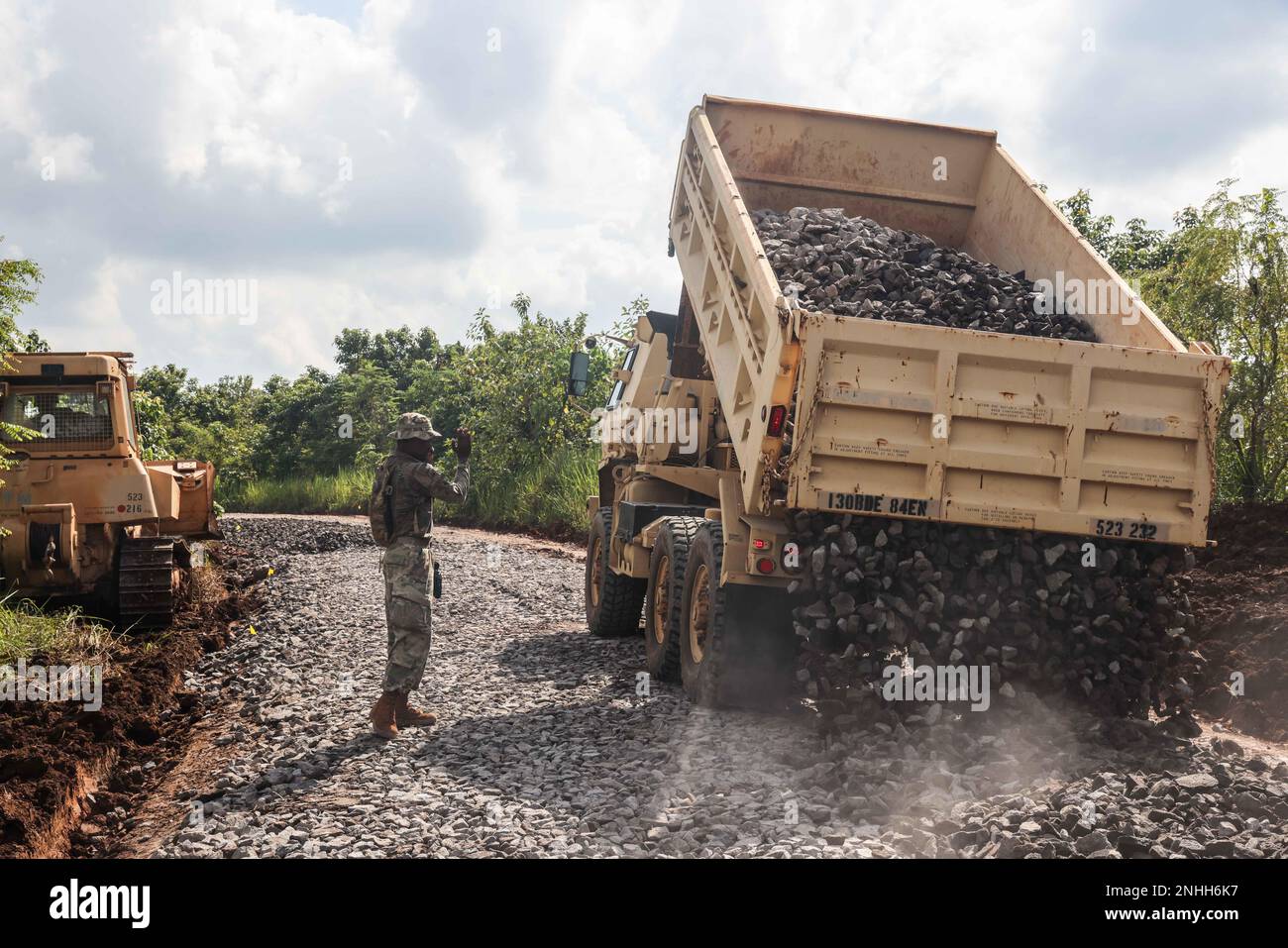 Soldiers from 130th Engineer Brigade, 84th Engineer Battalion lay ...