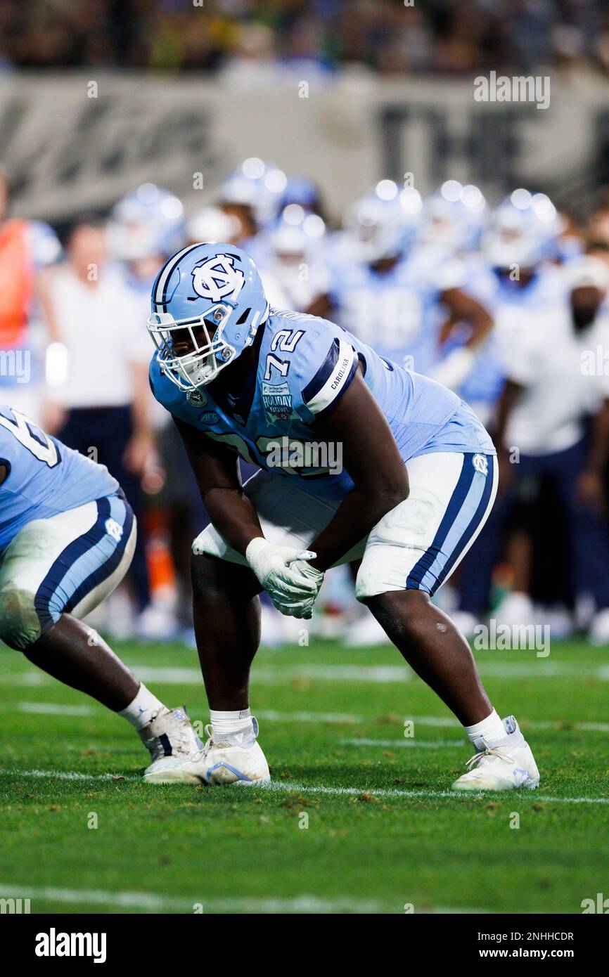 North Carolina offensive lineman Asim Richards (72) in an offensive ...