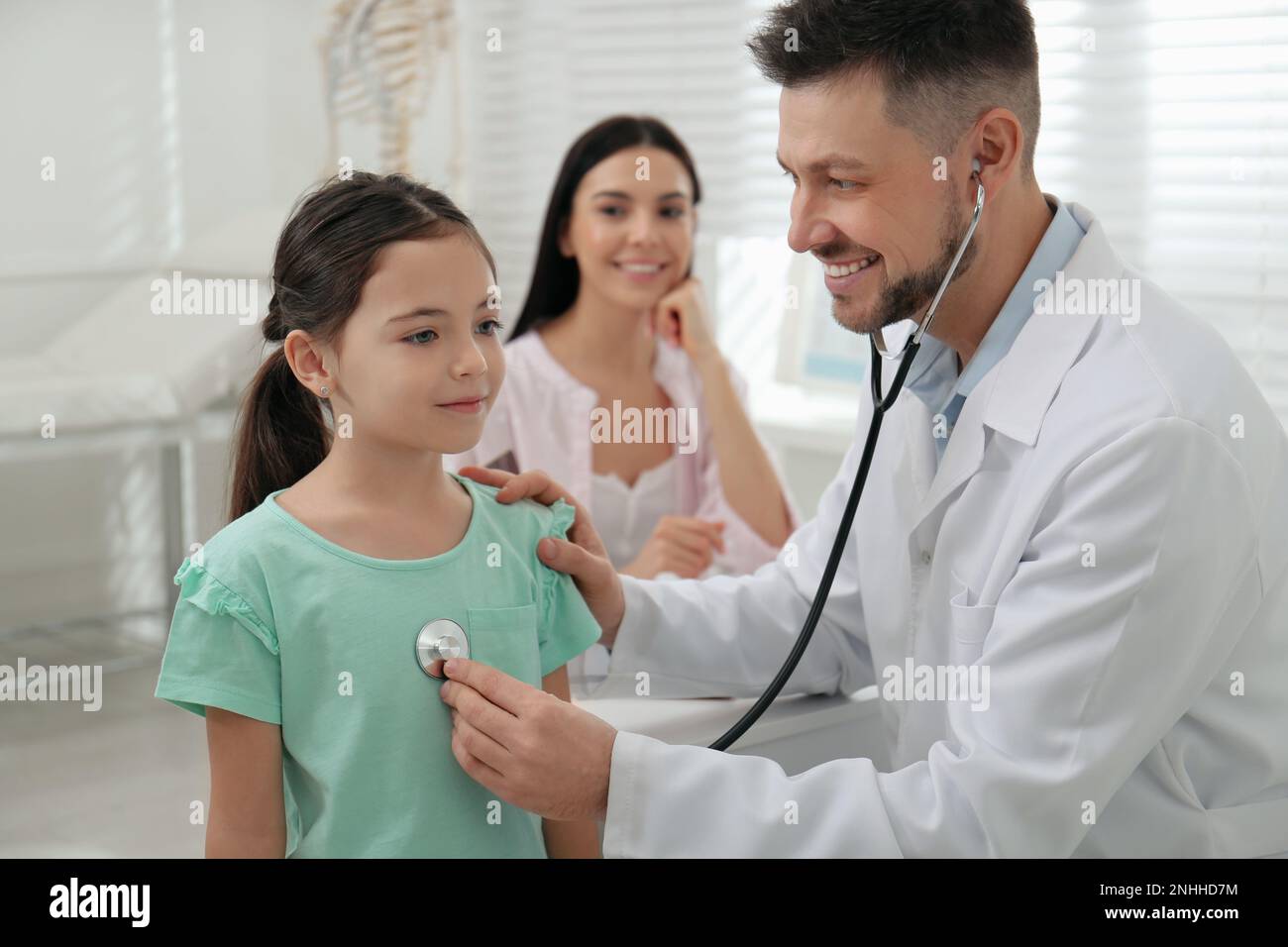Mother with daughter visiting pediatrician in hospital. Doctor ...