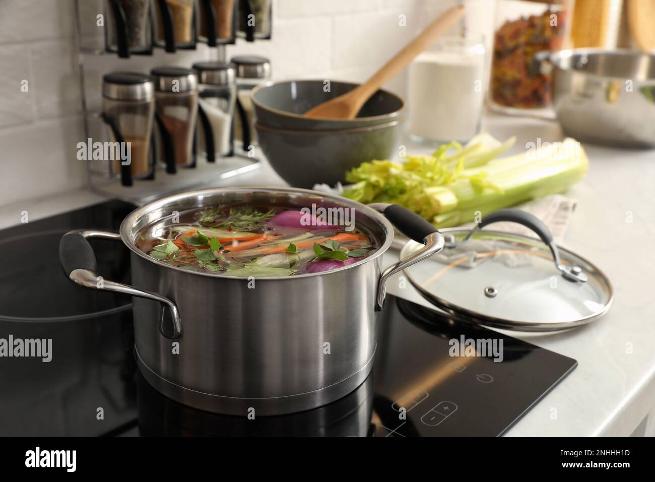 Vegetable stock boiling in pot hi-res stock photography and images - Alamy