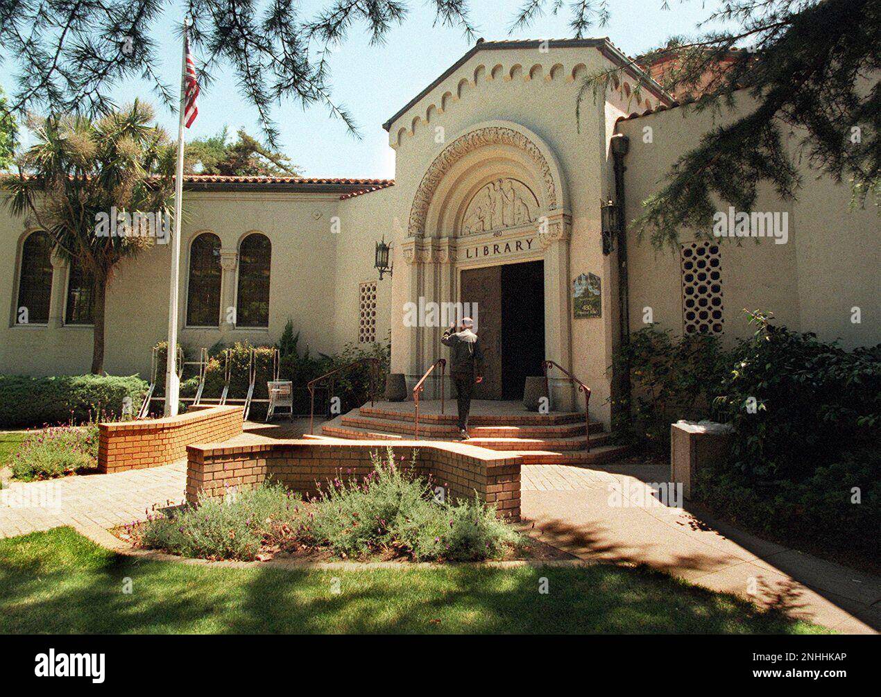 LIBRARY2/C/27JUN95/PZ/Michael Maloney The Burlingame Library will be ...