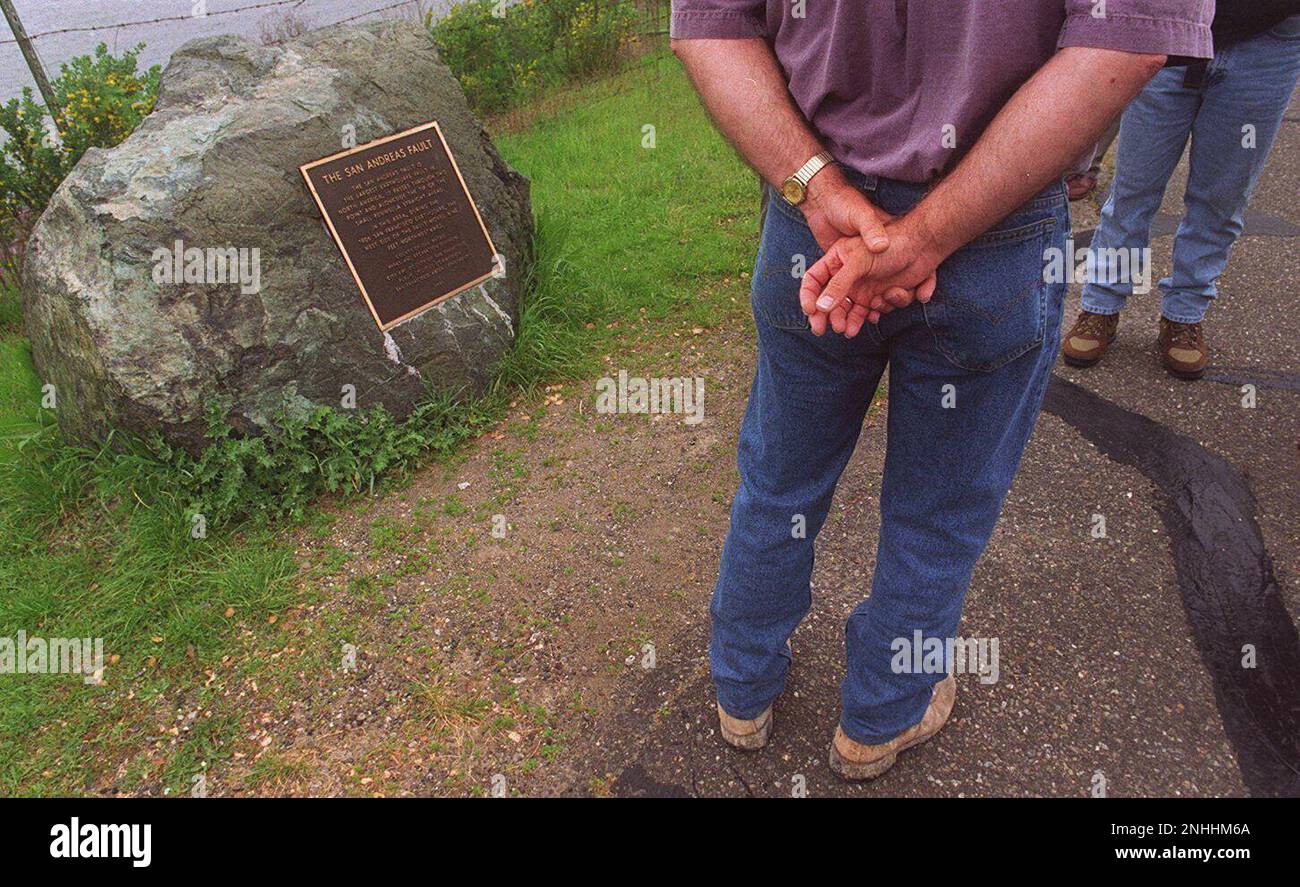 QUAKE2/C/09APR96/MN/MACOR San Andreas Fault offsets in the San ...