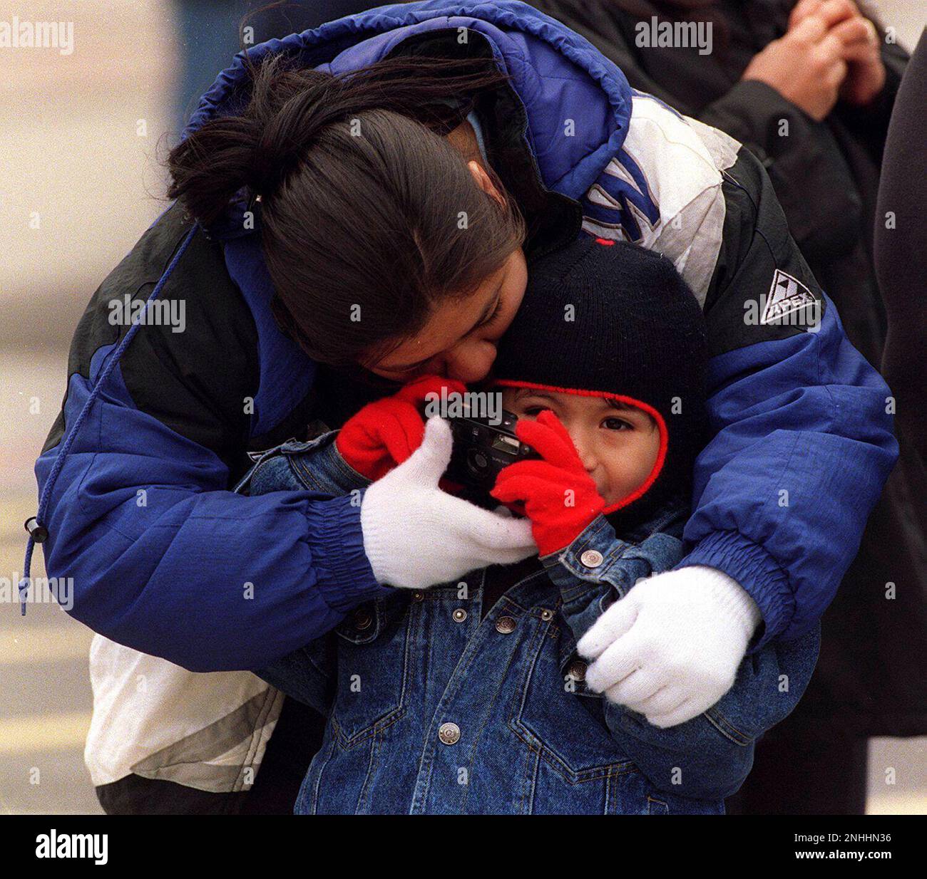 VINSON 2/C/14JAN97/MN/MACOR ELiza Duran helps Dominic Cory, 4, with his ...
