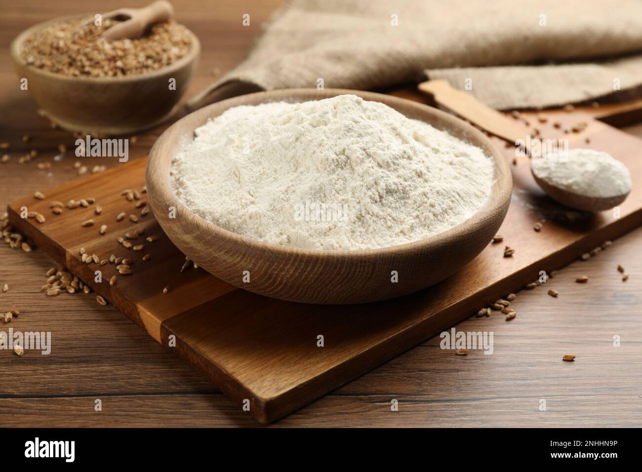 Plate with flour hi-res stock photography and images - Alamy
