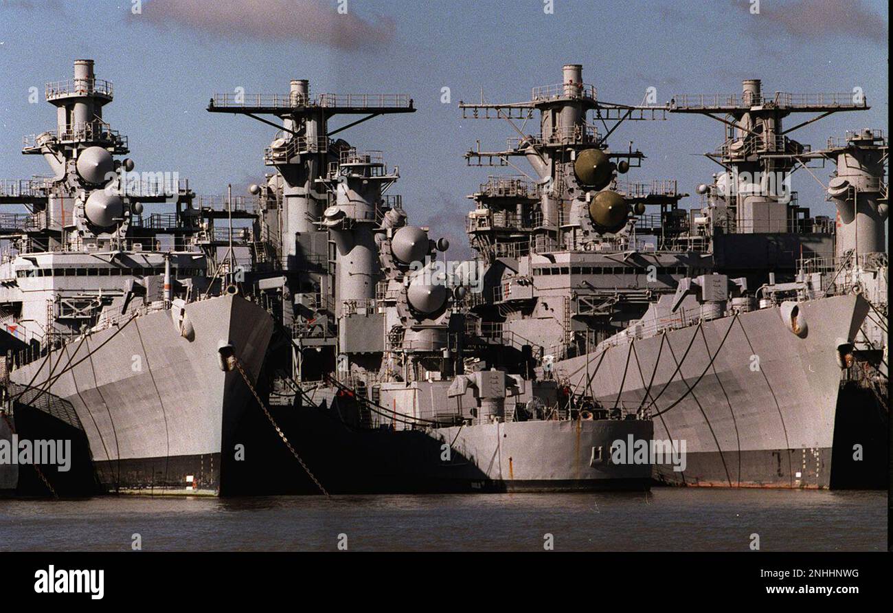 MOTHBALL 3/C/25AUG97/CZ/MACOR The Mothball Fleet group of ships sit ...