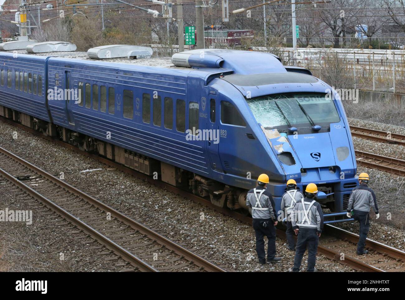 The Sonic 23rd train on JR Kagoshima Line is temporarily stopped due to ...