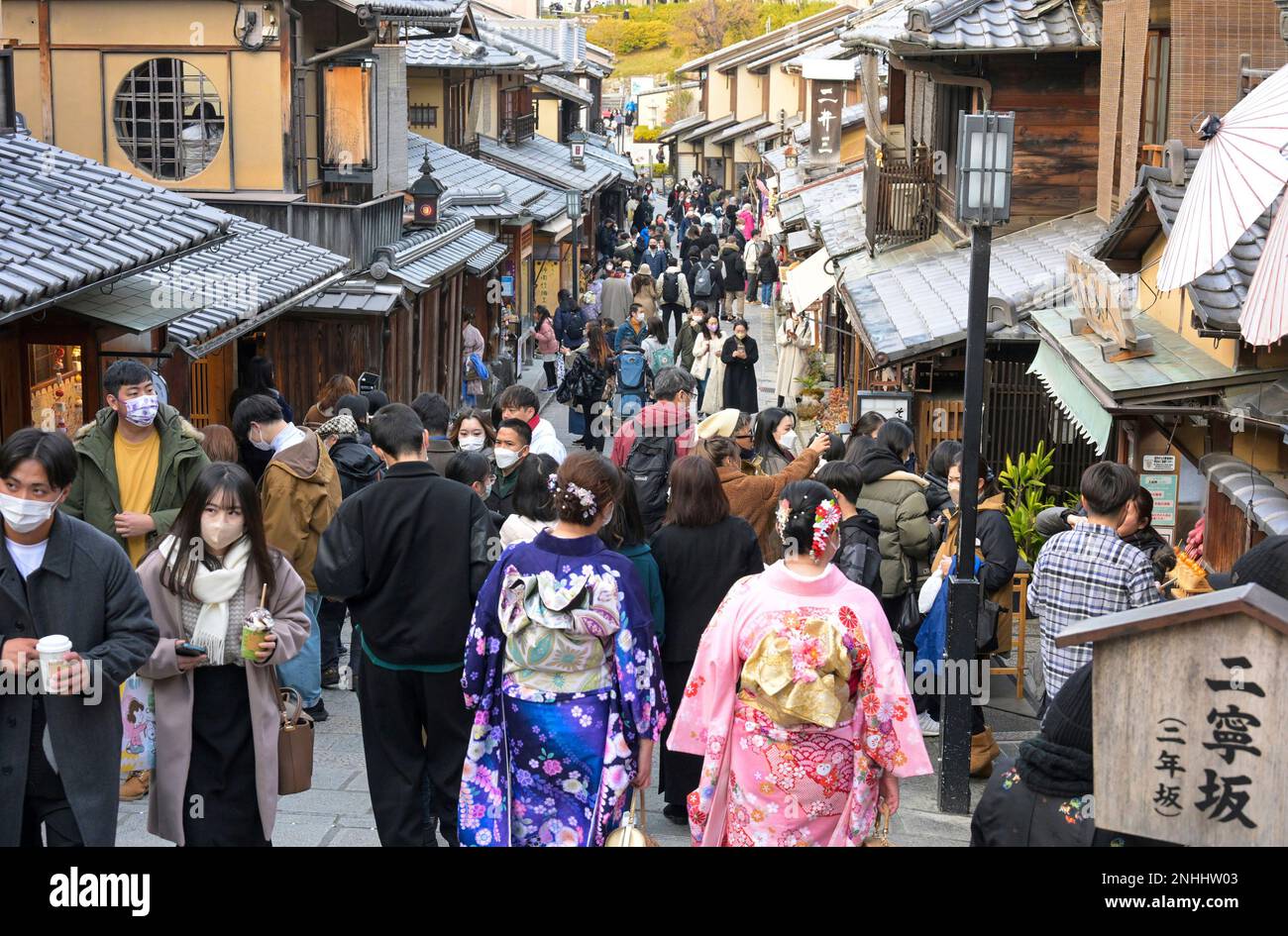 Foreign and local visitors crowd a tourist spot in Kyoto on Dec. 28 ...