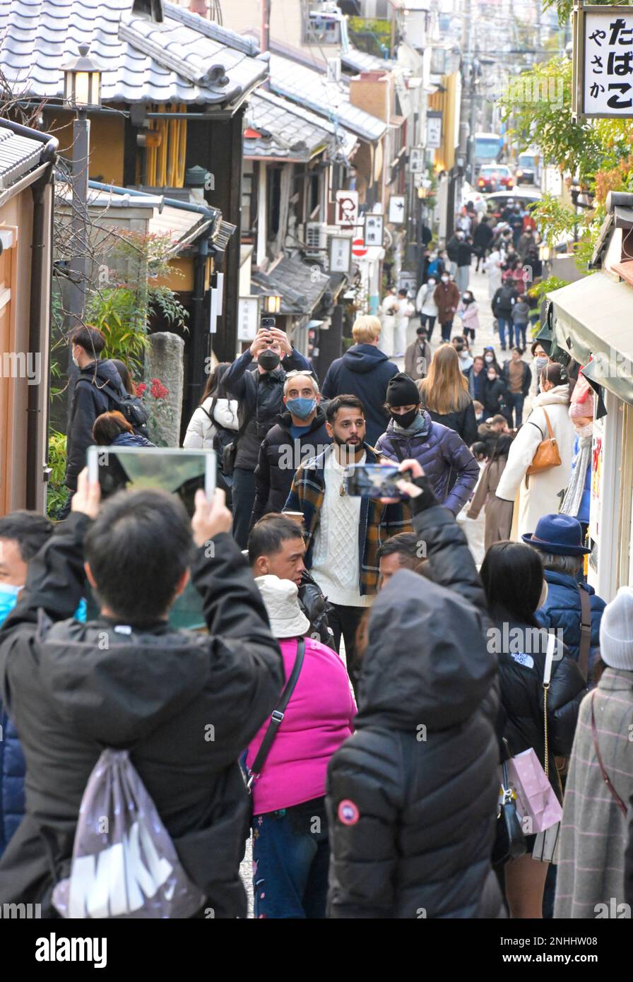 Foreign and local visitors crowd a tourist spot in Kyoto on Dec. 28 ...