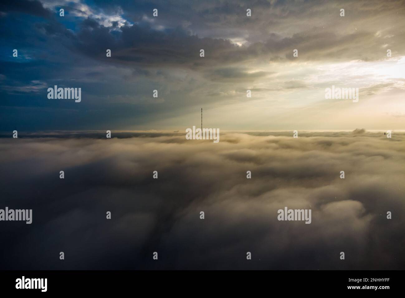 Flying above dense fog cloud hi-res stock photography and images - Alamy