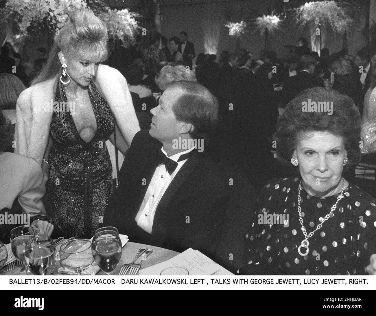 CHRONICLE 02/03/94 // DARU KAWALKOWSKI GEORGE JEWETT III AND HIS MOM ...