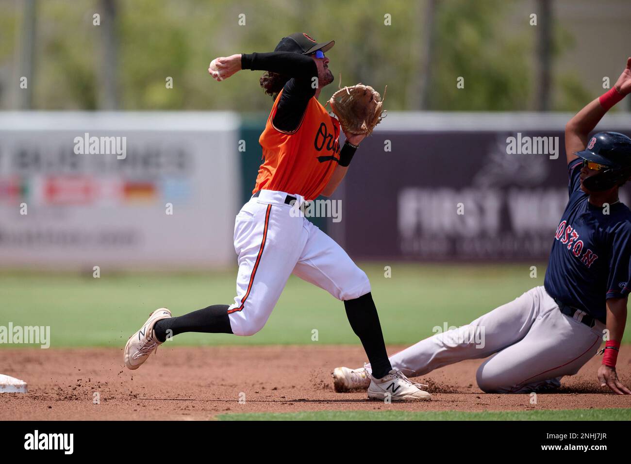 FCL Orioles second baseman Anthony Servideo (2) attempts to turn a ...